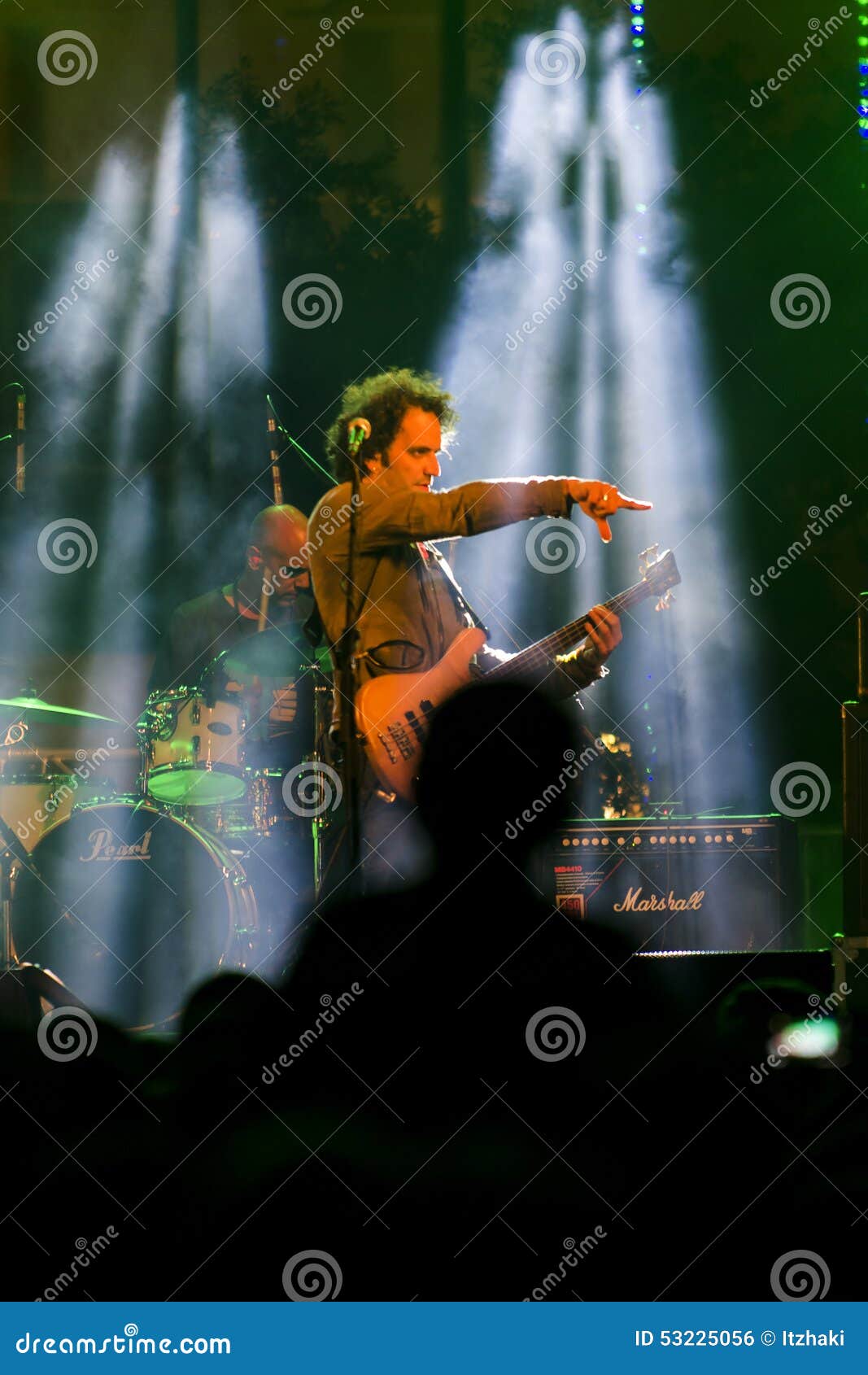 O Membro Da Faixa Hadag Nahash Executa Foto Editorial - Imagem de ...