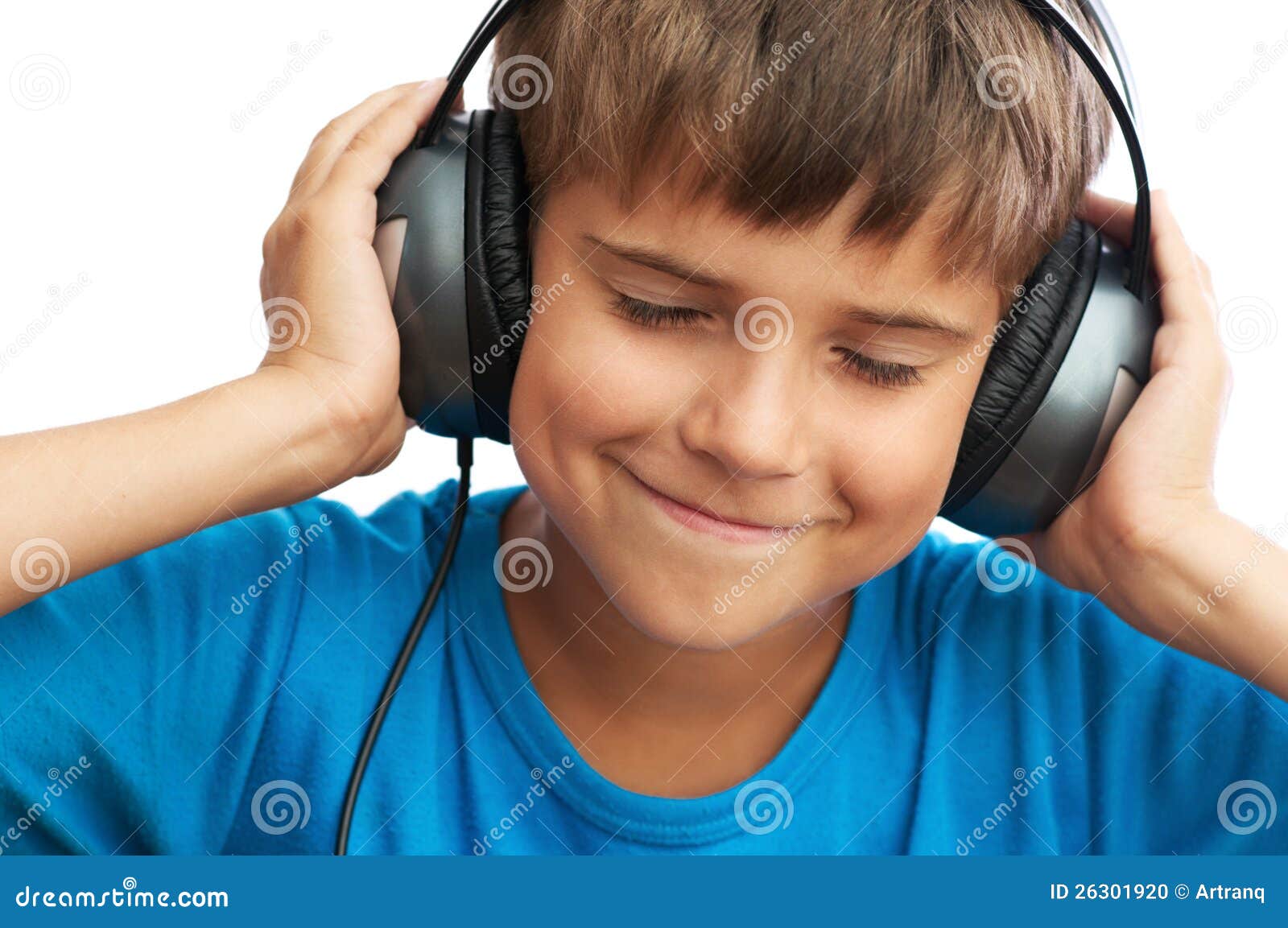 O Menino Está Escutando A Música Foto de Stock - Imagem: 26301920