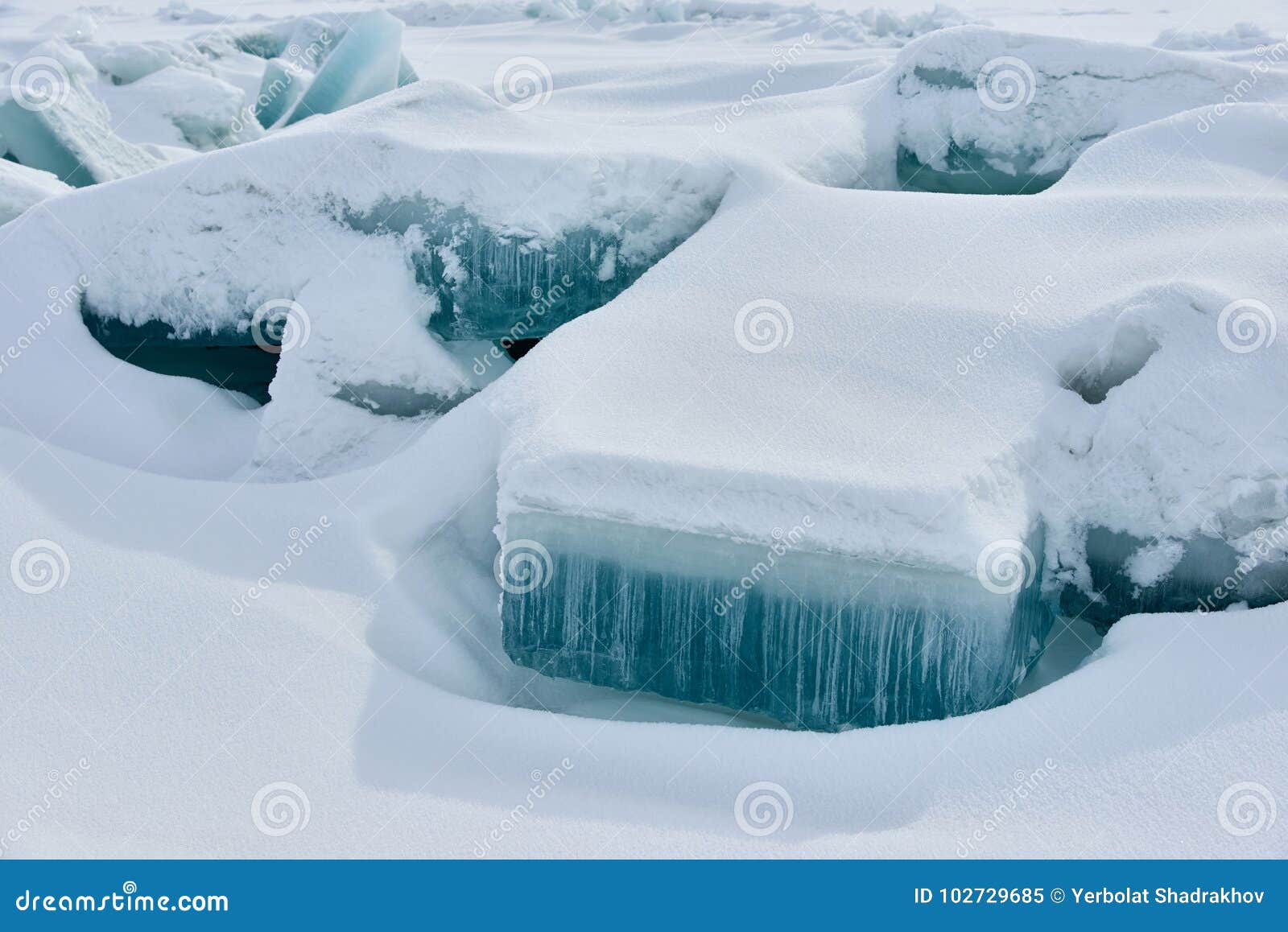 O Monte Do Gelo No Lago Balkhash Imagem de Stock - Imagem de neve ...