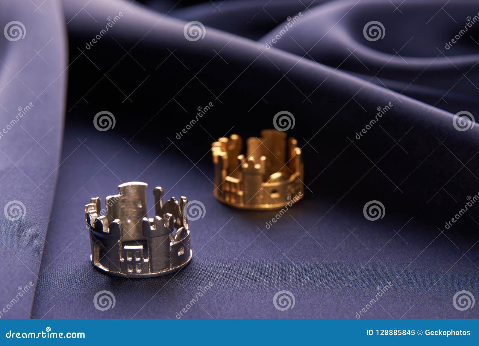 O Ouro E a Prata Soam Na Forma De Um Castelo Imagem de Stock - Imagem ...