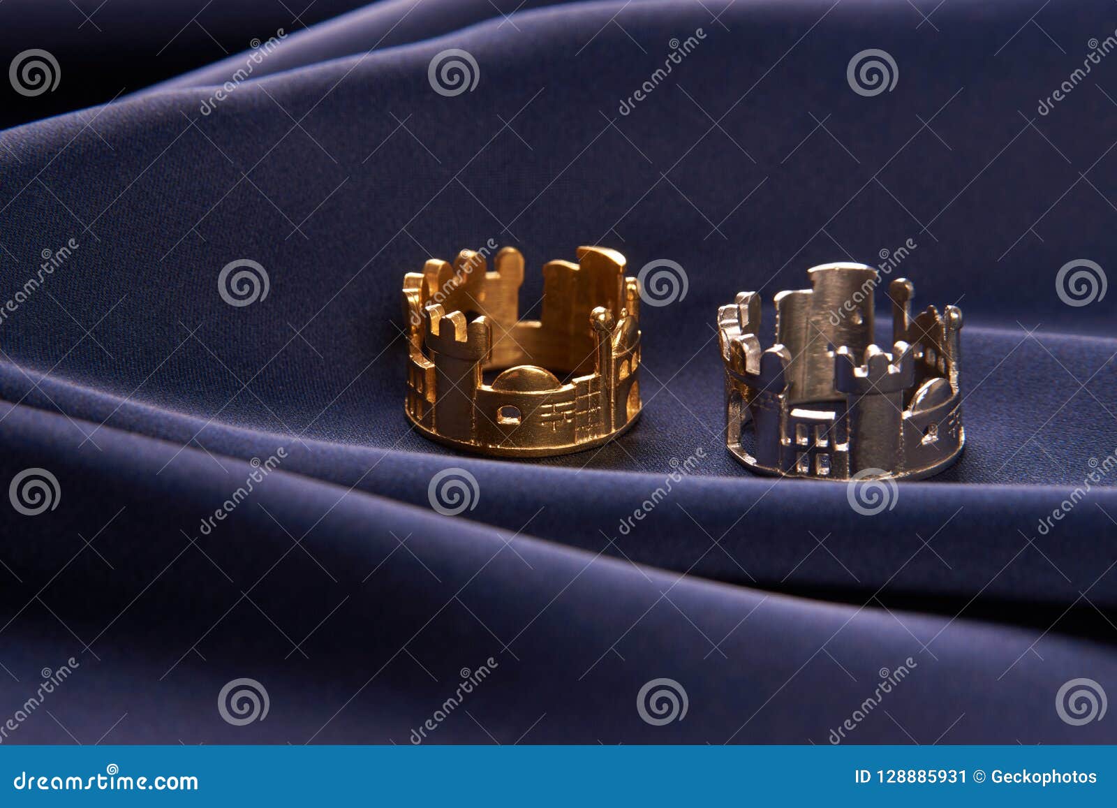 O Ouro E a Prata Soam Na Forma De Um Castelo Imagem de Stock - Imagem ...