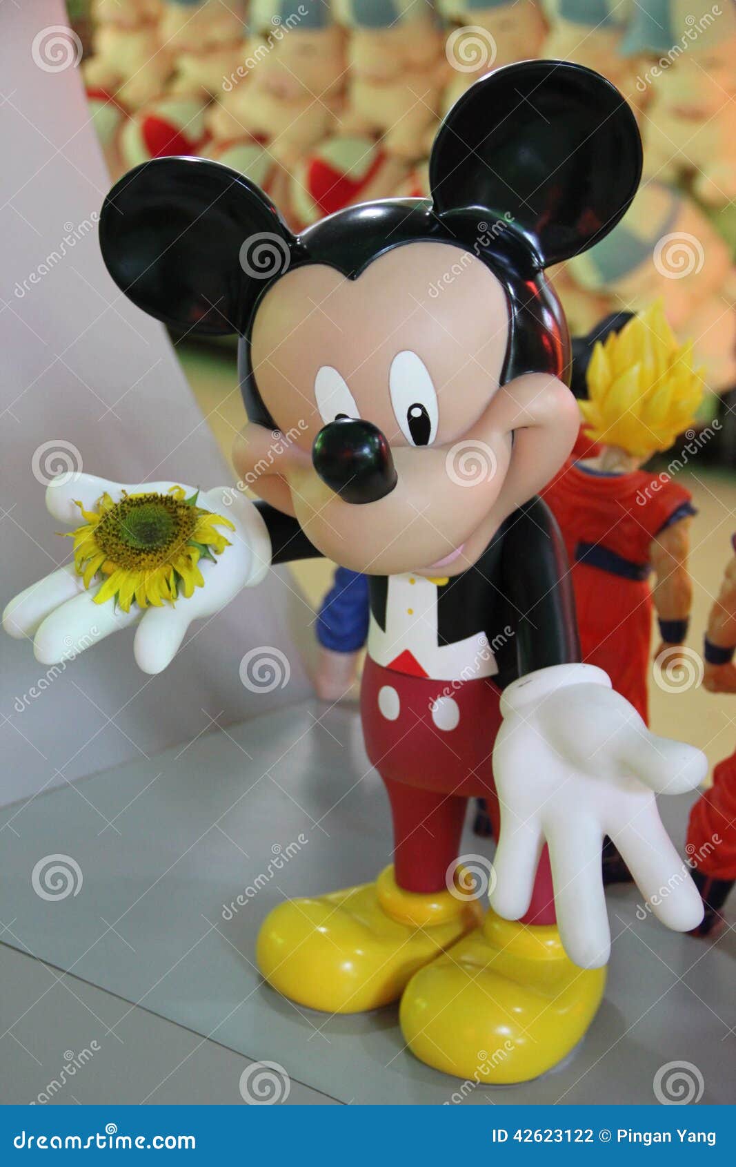 O rato de mickey masculino fotografia editorial. Imagem de mickey ...