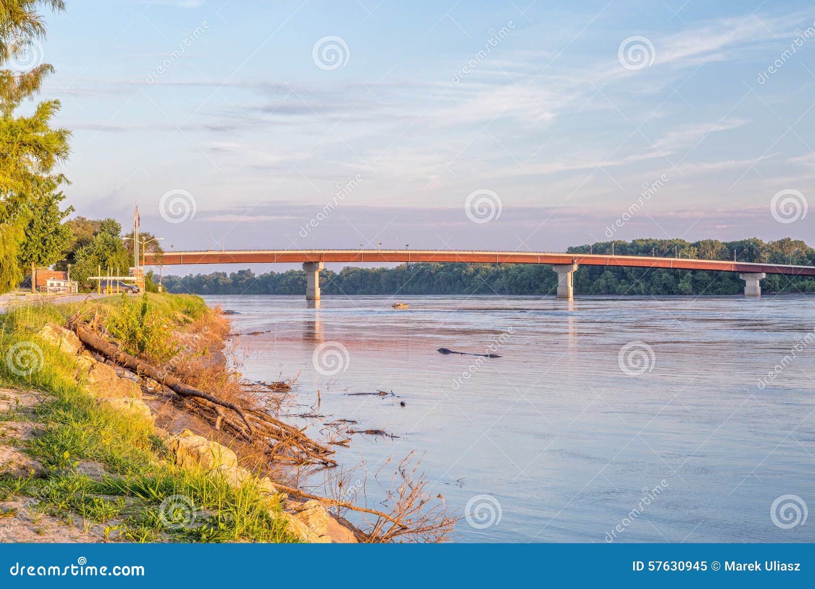 O Rio Missouri E Ponte Em Hermann Imagem de Stock - Imagem de nascente ...
