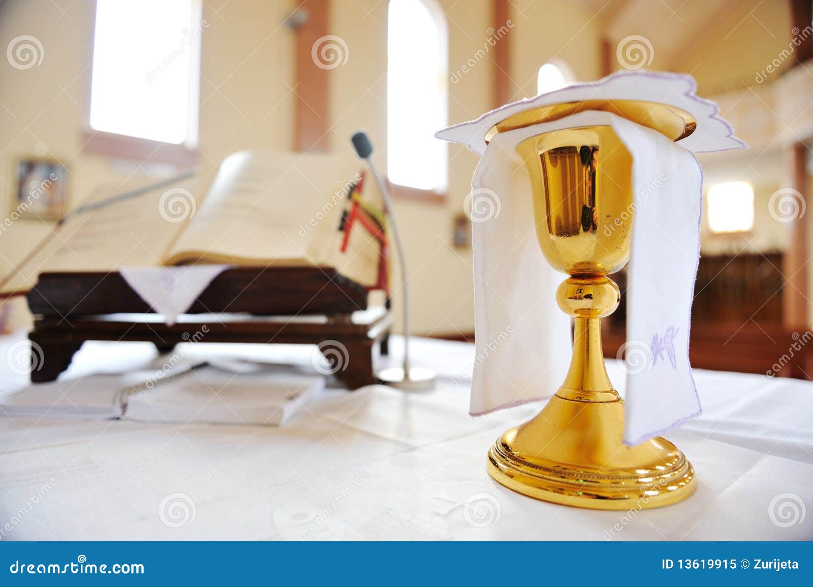 O Santo Graal imagem de stock. Imagem de jesus, igreja - 13619915