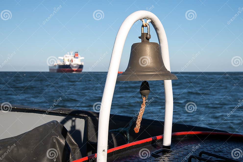 O sino do navio foto de stock. Imagem de equipamento - 34536508