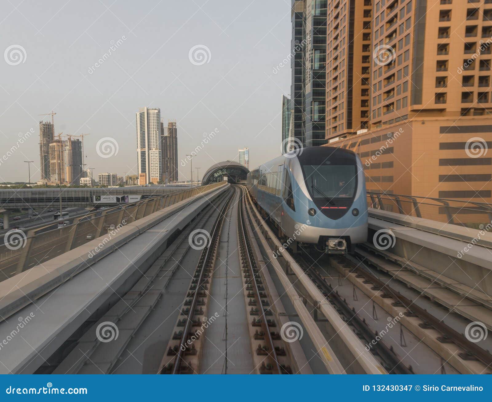 O Sistema Do Metro De Dubai, UAE Fotografia Editorial - Imagem de ...