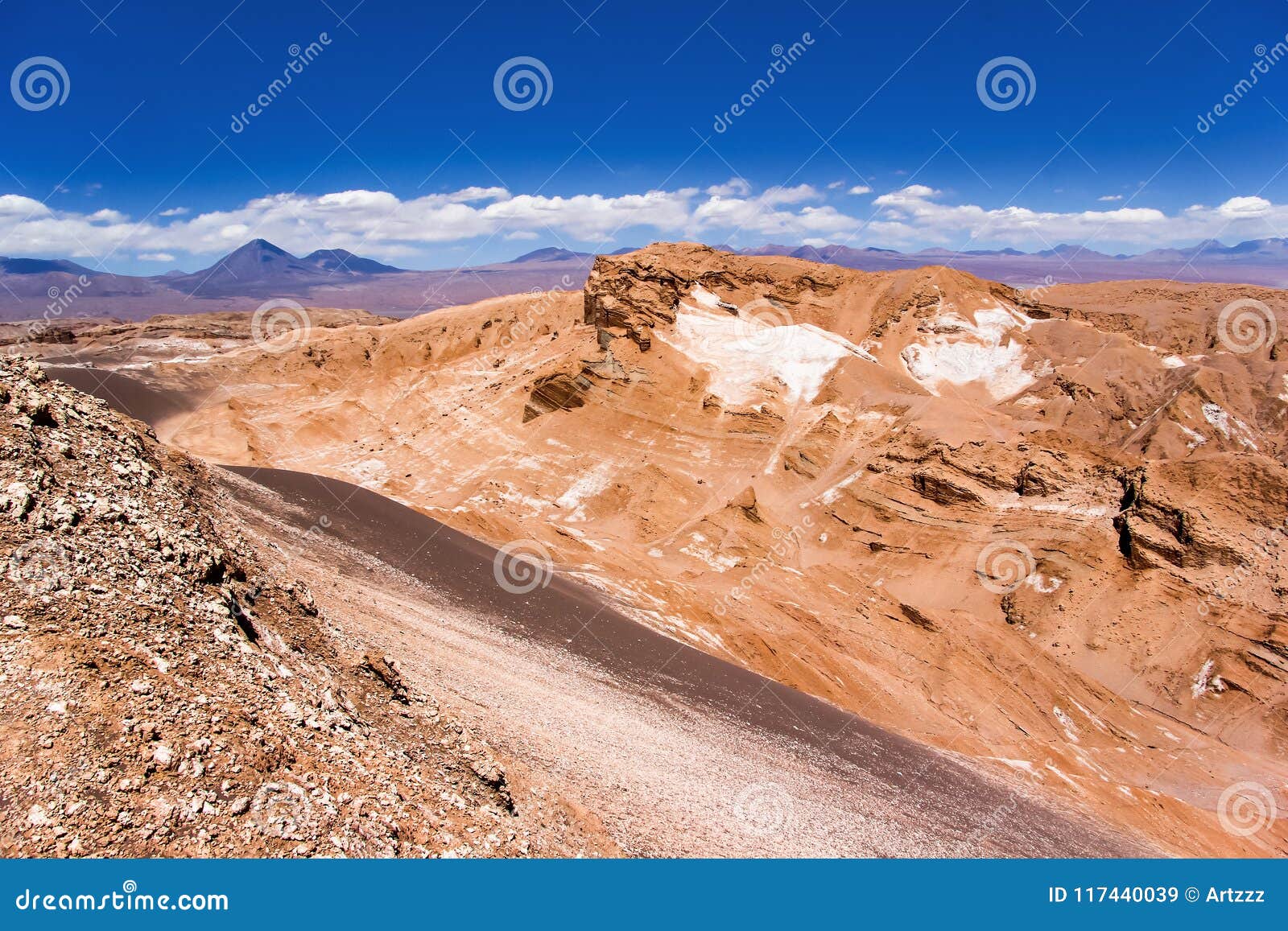 O vale da lua no Chile imagem de stock. Imagem de duna - 117440039