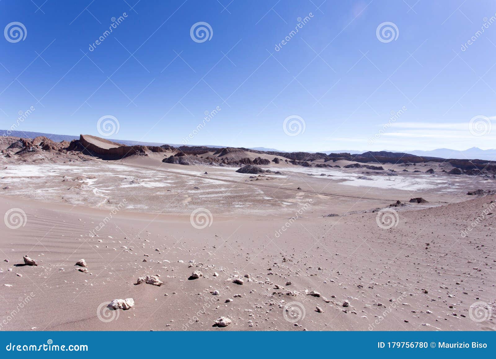 O Vale Da Lua No Deserto Do Atacama Foto de Stock - Imagem de curso ...