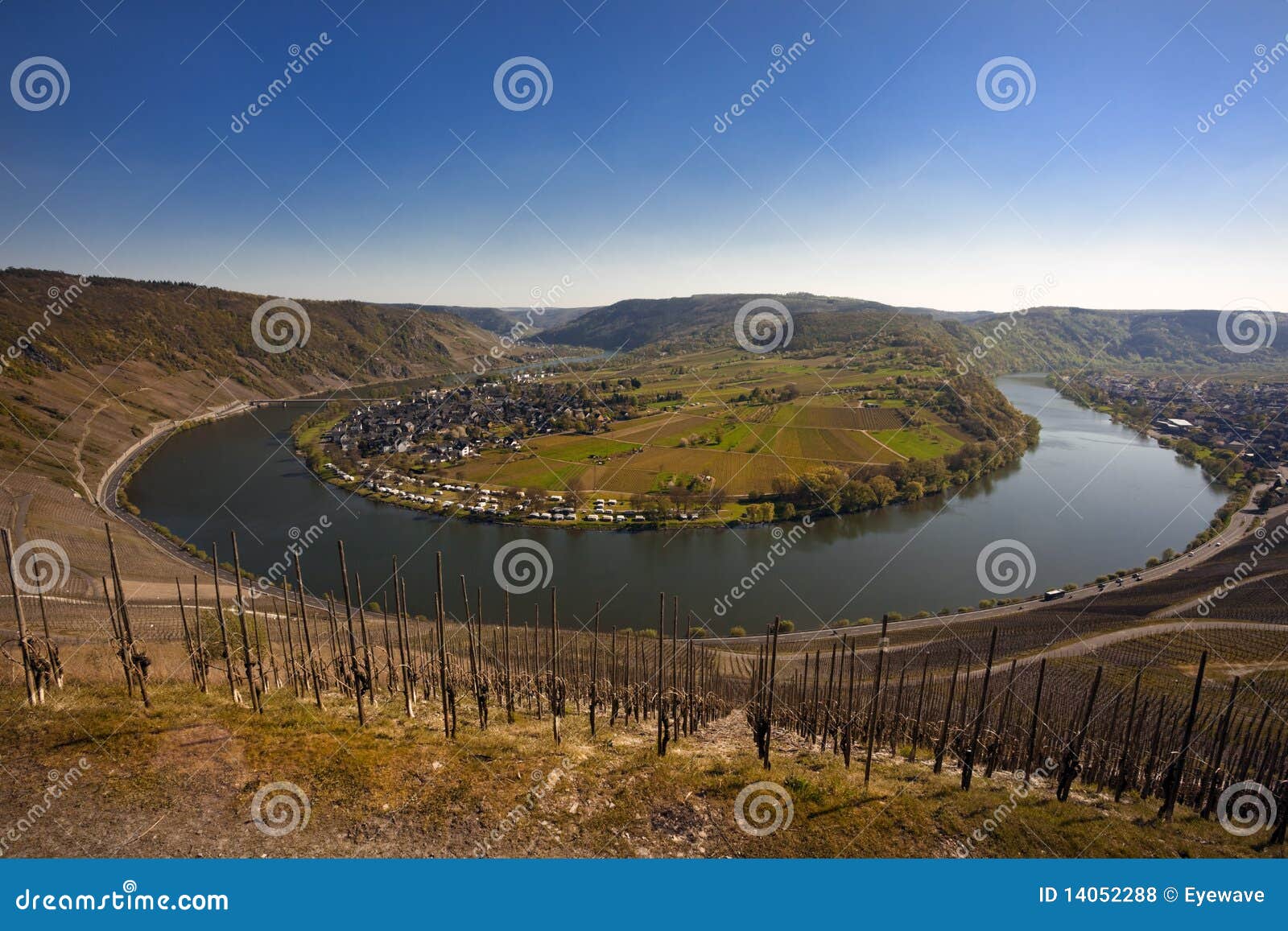 O Vale De Mosel Perto De Kröv Foto de Stock - Imagem de escala, mosela ...