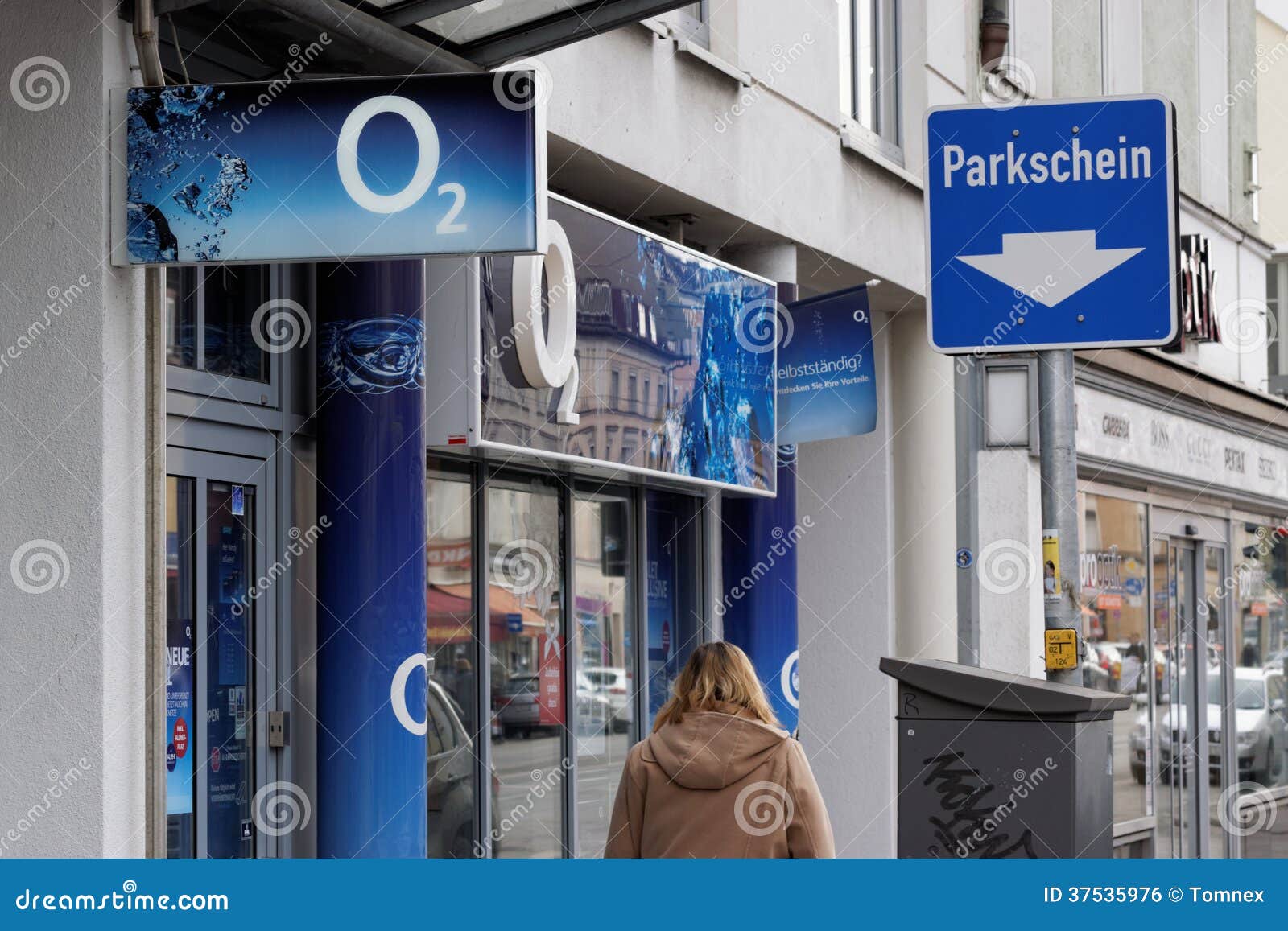 O2 editorial photo. Image of street, copy, copyspace - 37535976