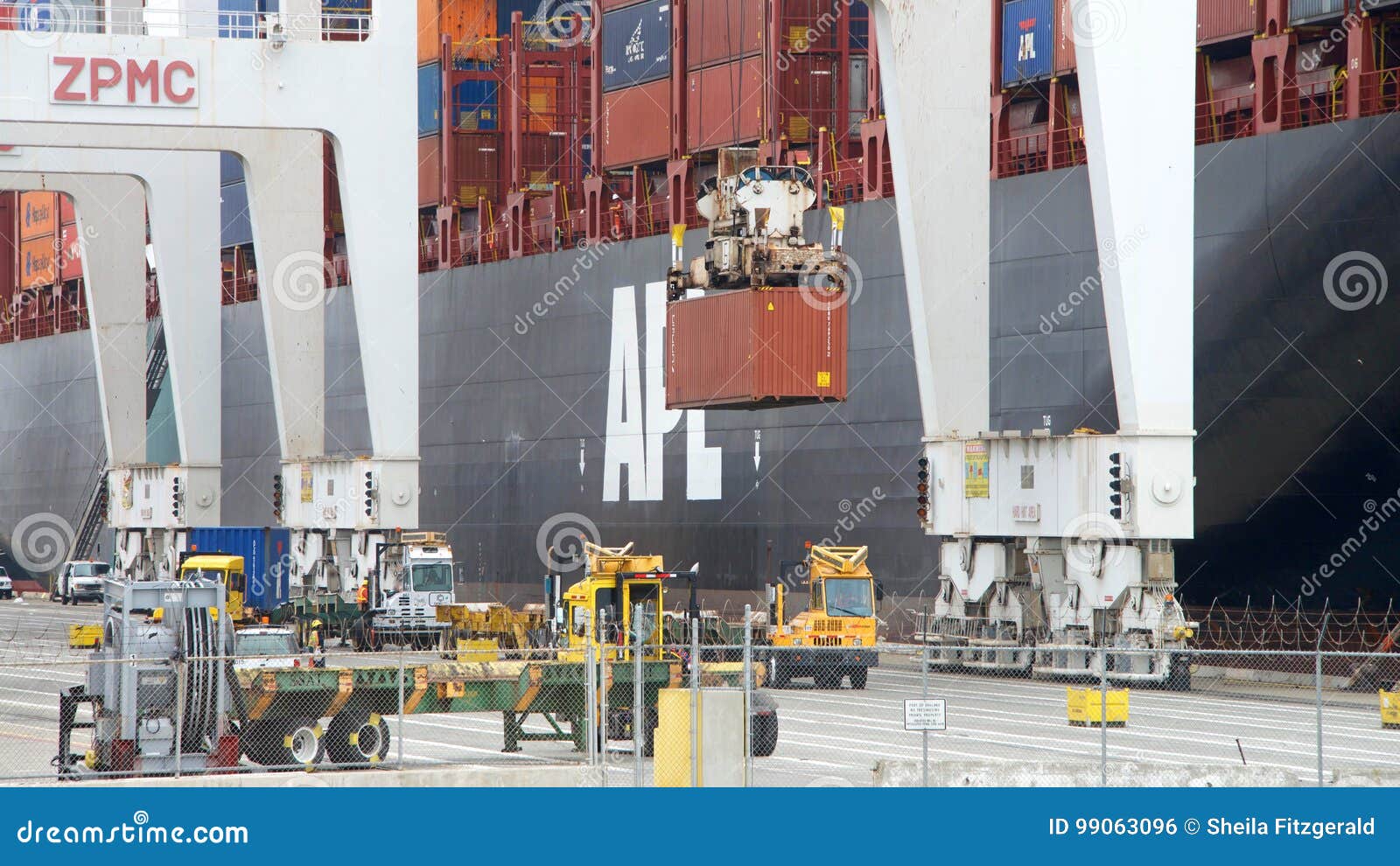 Cargo Ship APL SAVANNAH Loading at the Port of Oakland Editorial Photo ...