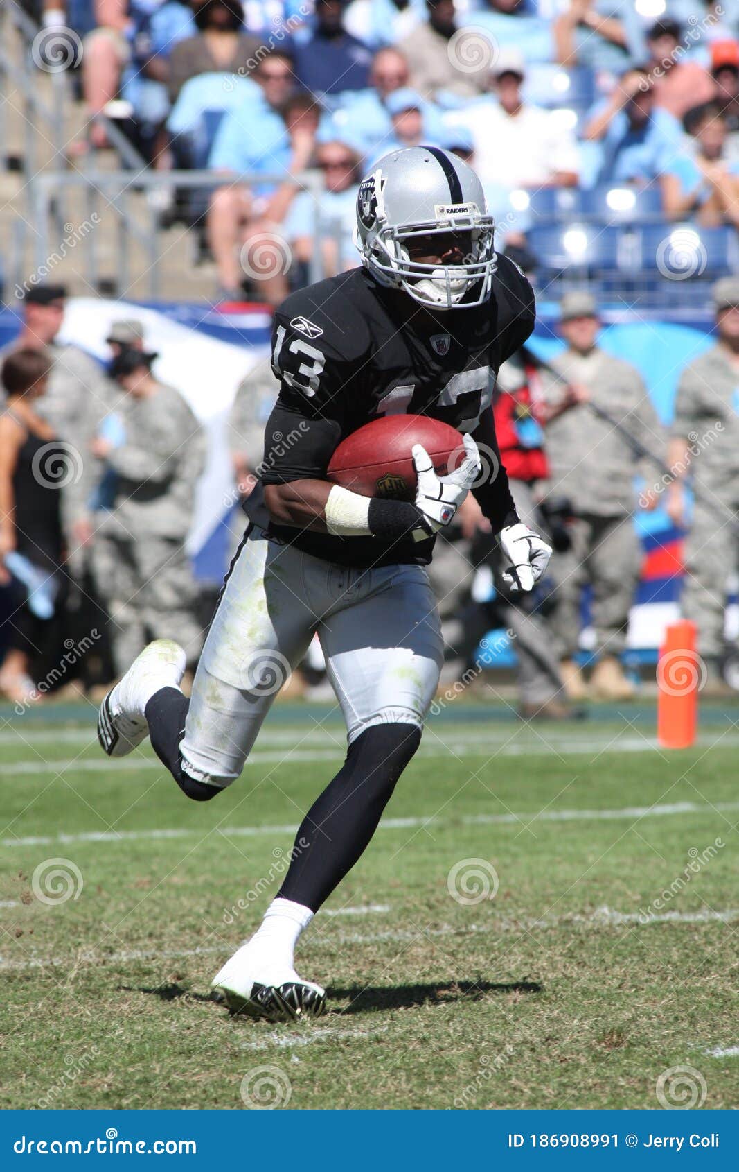 Yamon Figurs editorial photo. Image of oakland, raiders - 186908991