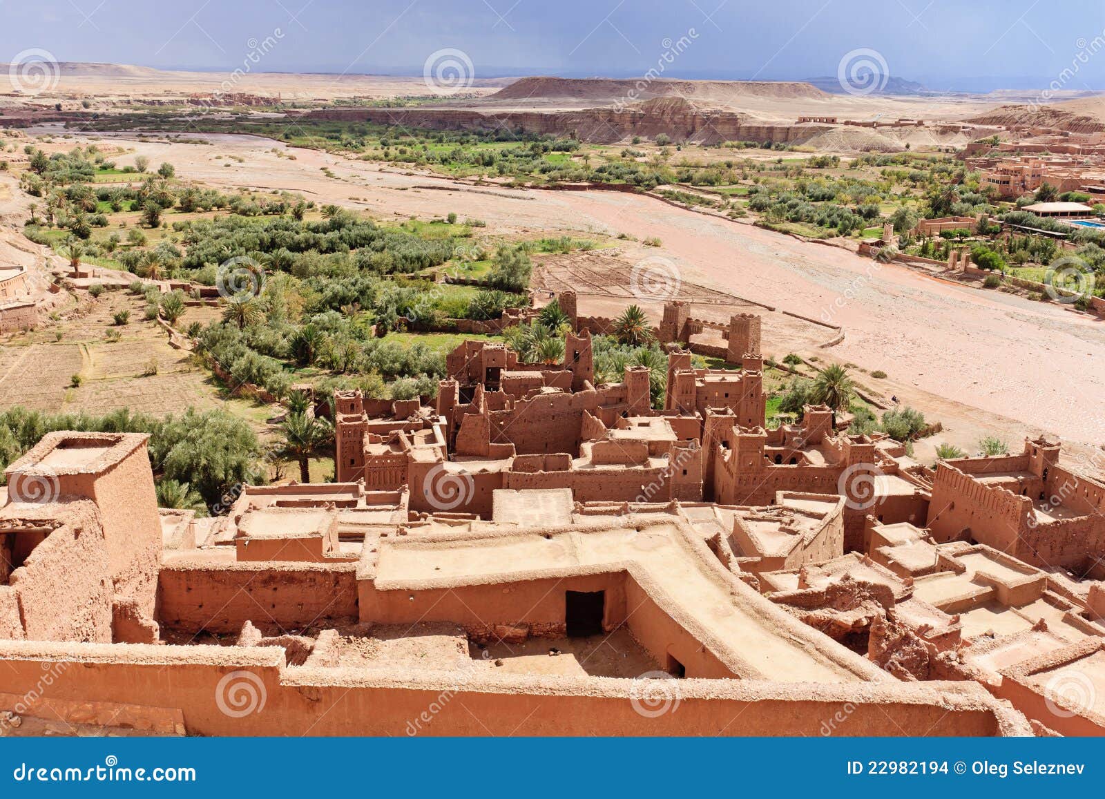 Oase in De Woestijn Van De Sahara, Afrika Stock Foto - Image of zomer ...