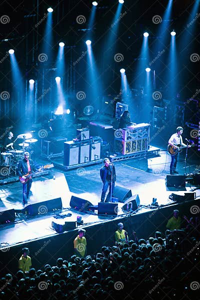 Oasis editorial photography. Image of rock, performance - 13532407