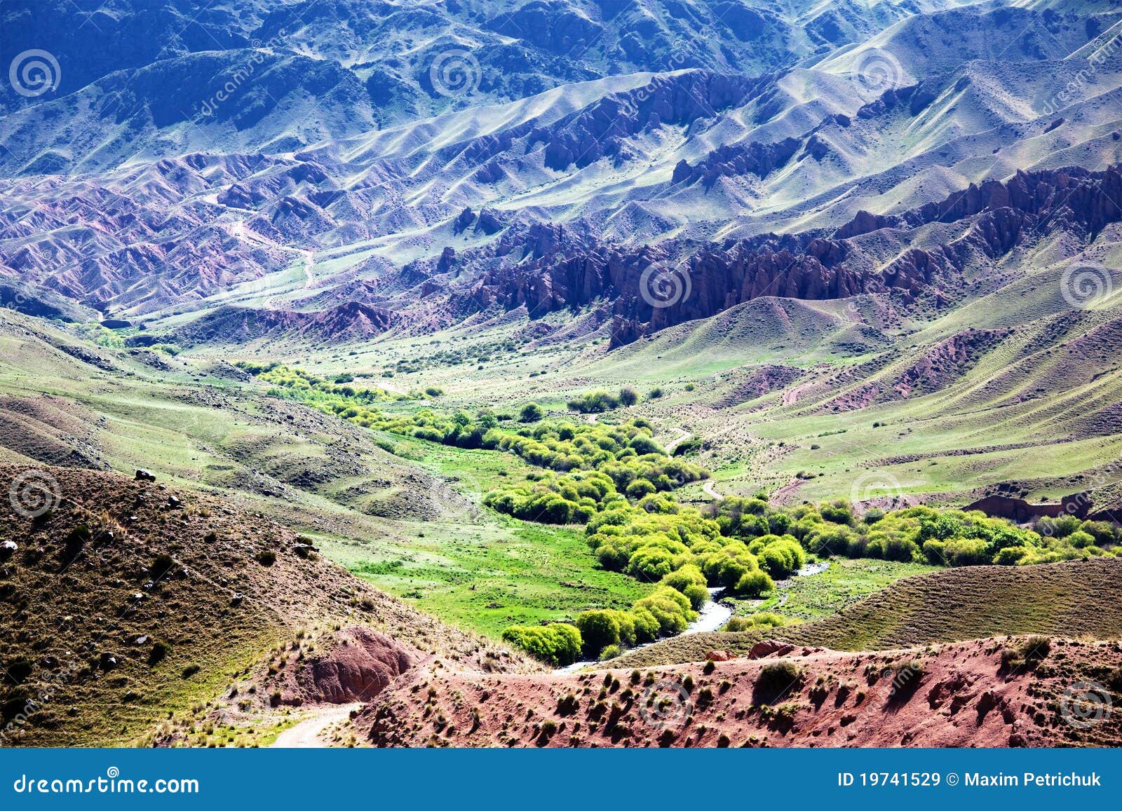Oasis in desert mountains stock image. Image of climate - 19741529