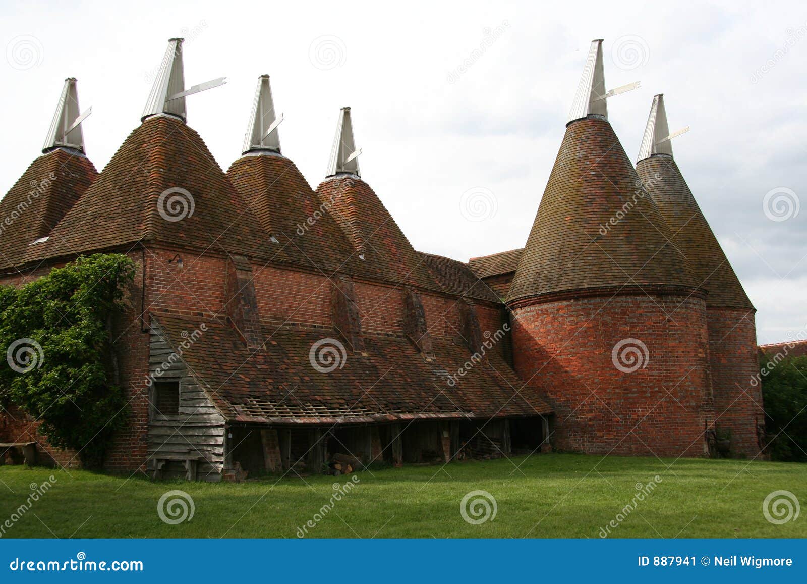 Oast House 1 stock image. Image of vine, rural, tile, barn - 887941