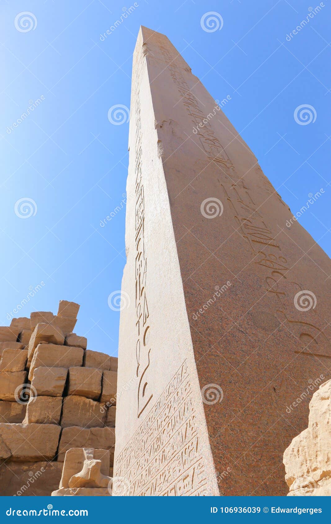 Obelisco Egipcio En El Templo De Karnak Imagen de archivo - Imagen de ...