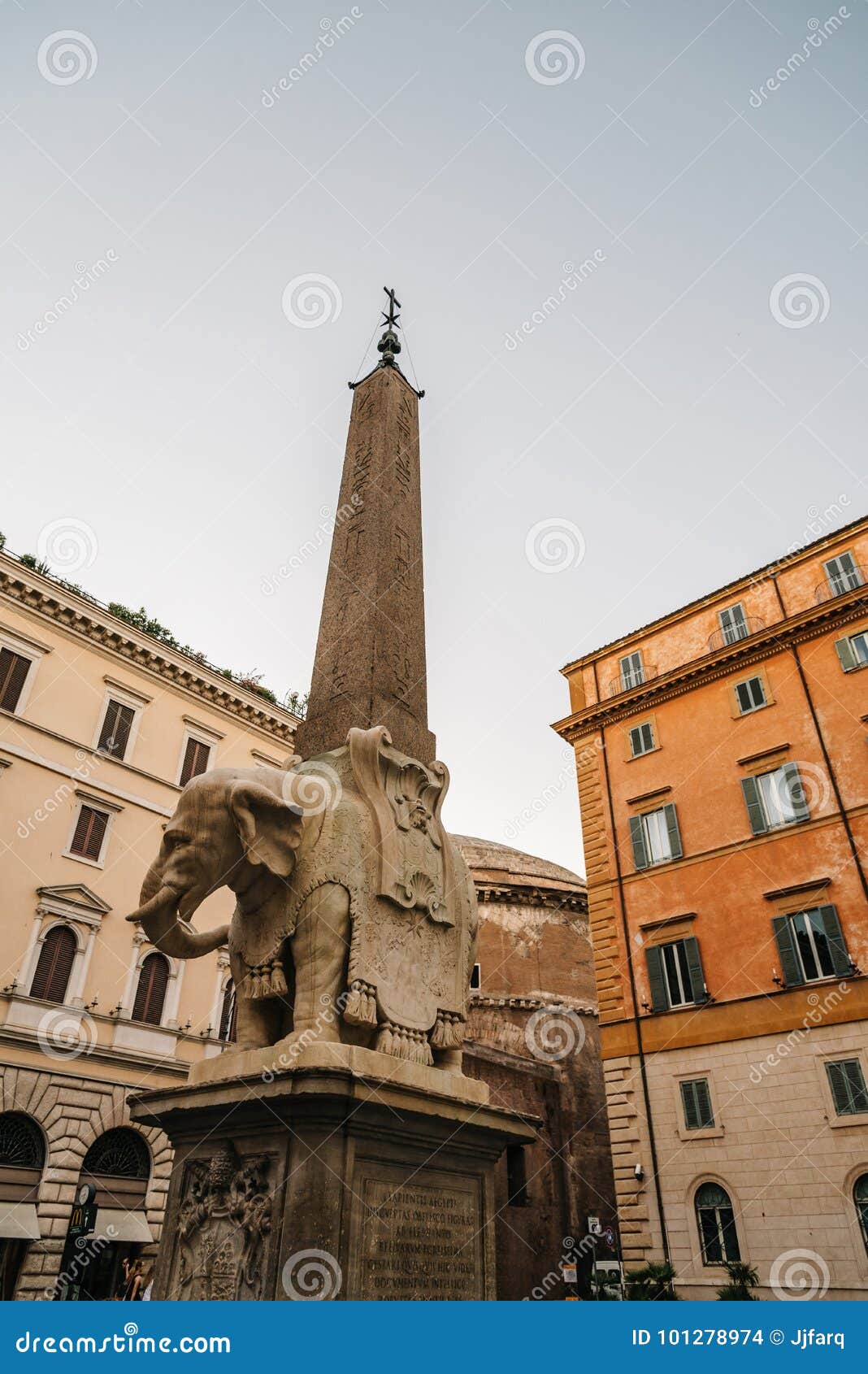 Obelisco En El Cuadrado De Minerva En Roma Imagen de archivo editorial ...