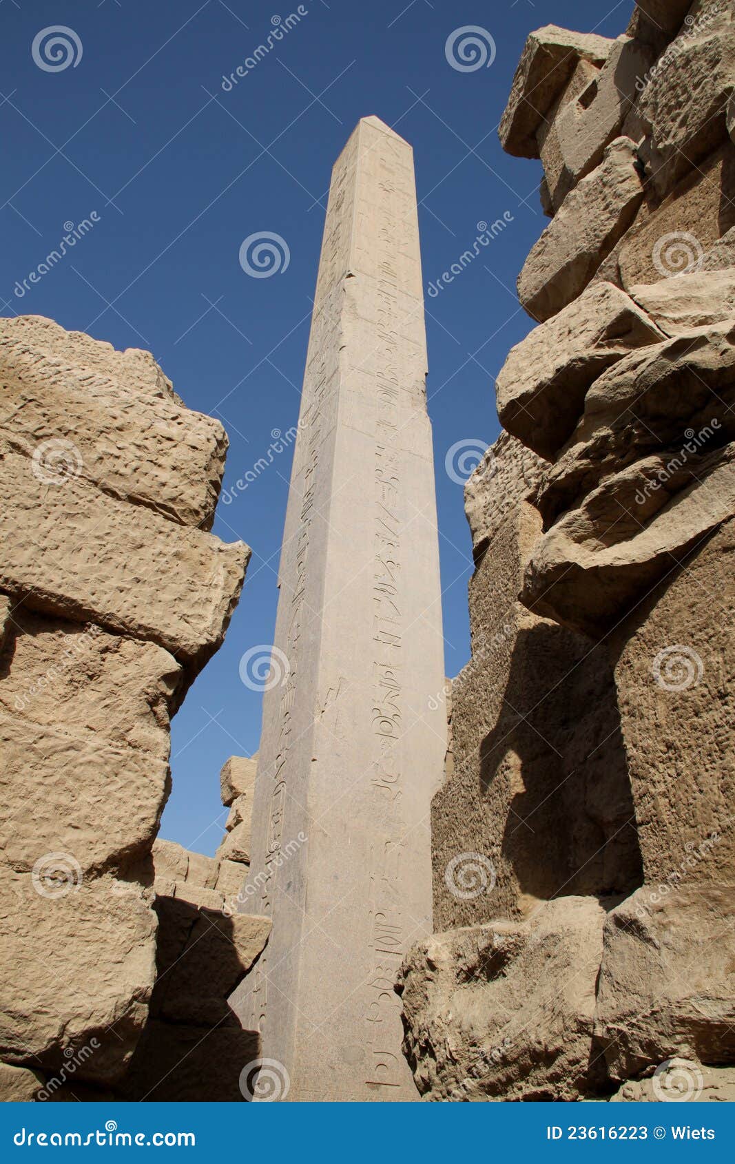 Obelisco En El Templo Egipto De Karnak Imagen de archivo - Imagen de ...