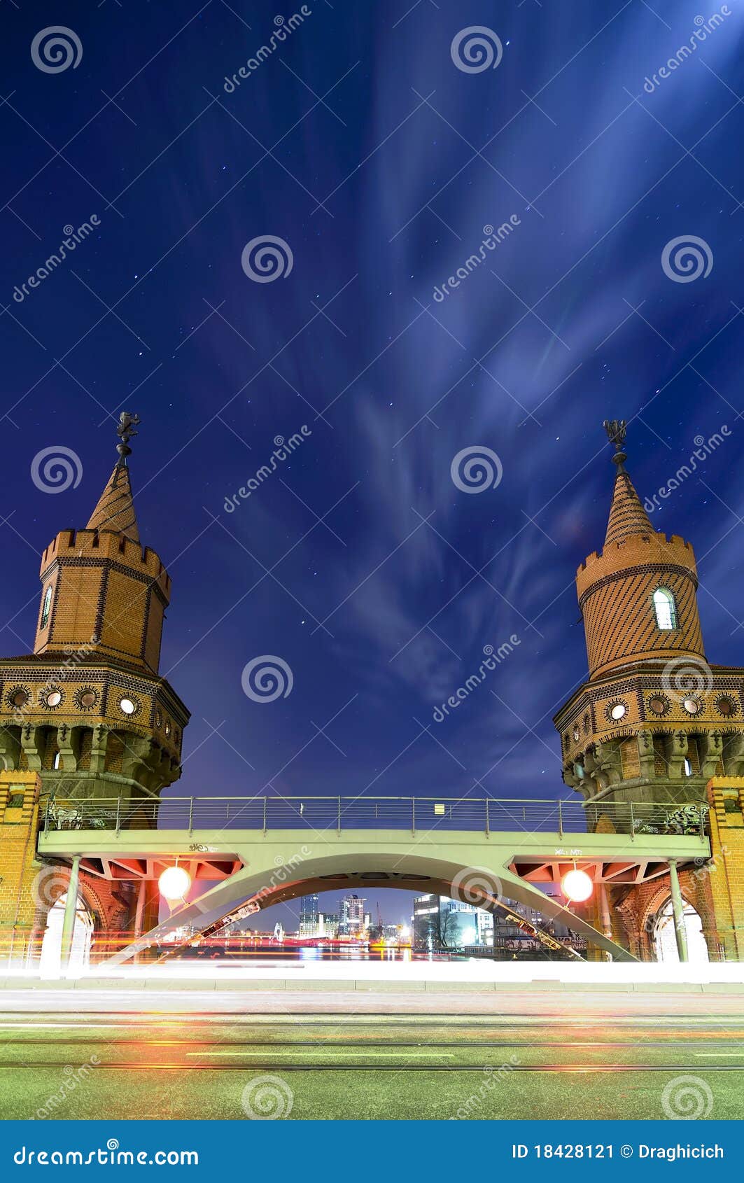 Oberbaum bridge berlin stock image. Image of street, oberbaumbruecke ...