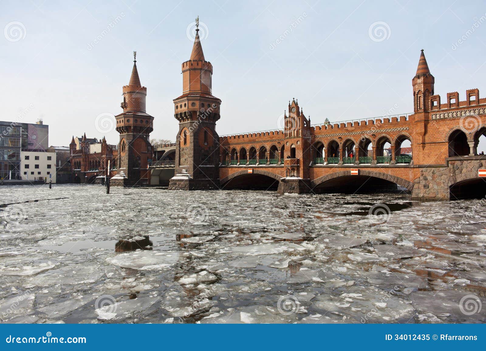 Oberbaum Bridge stock image. Image of light, metro, landmark - 34012435