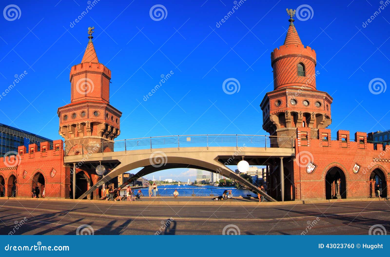 Oberbaum Bridge, Germany editorial image. Image of city - 43023760