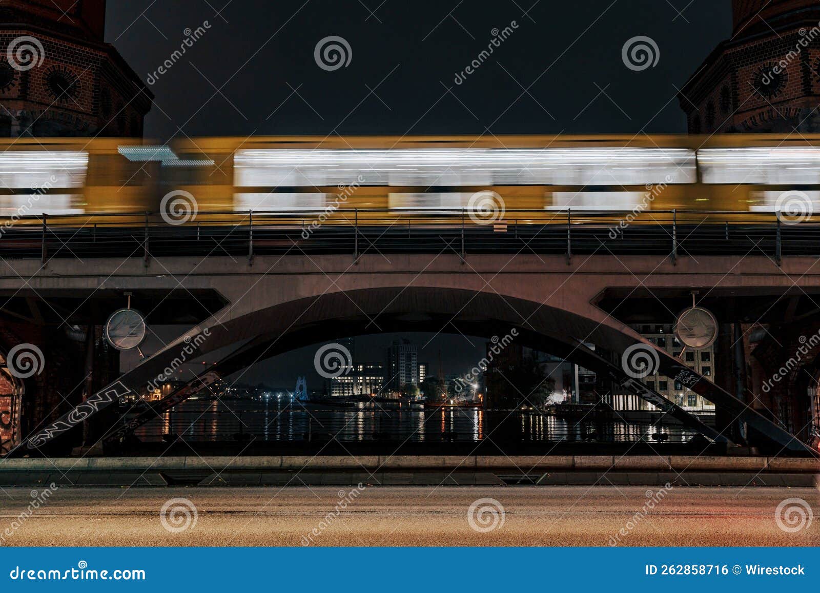 Oberbaum Double-deck Bridge, and the Subway Crossing by at Night in ...