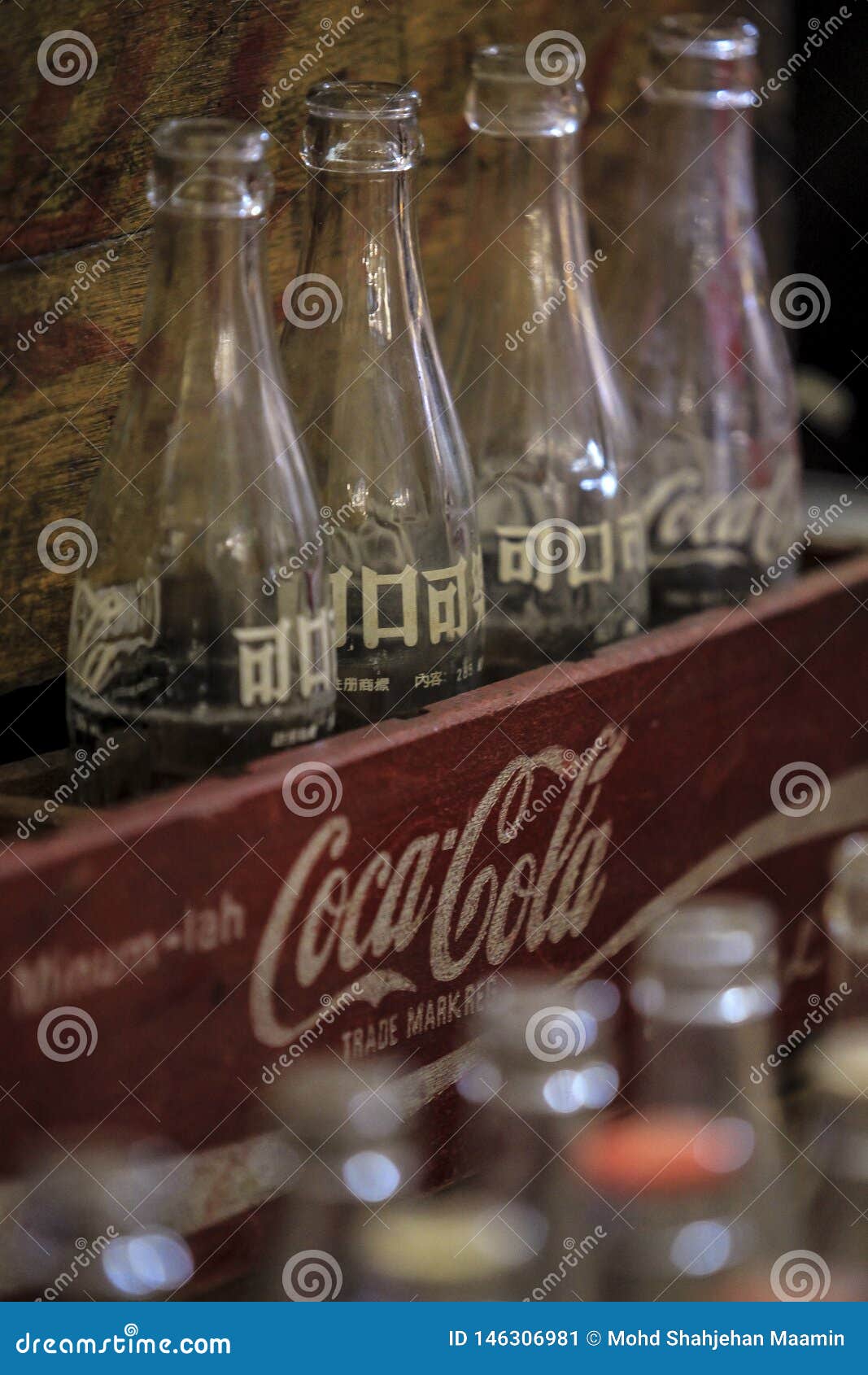 Objects editorial photo. Image of good, item, coca, angle - 146306981