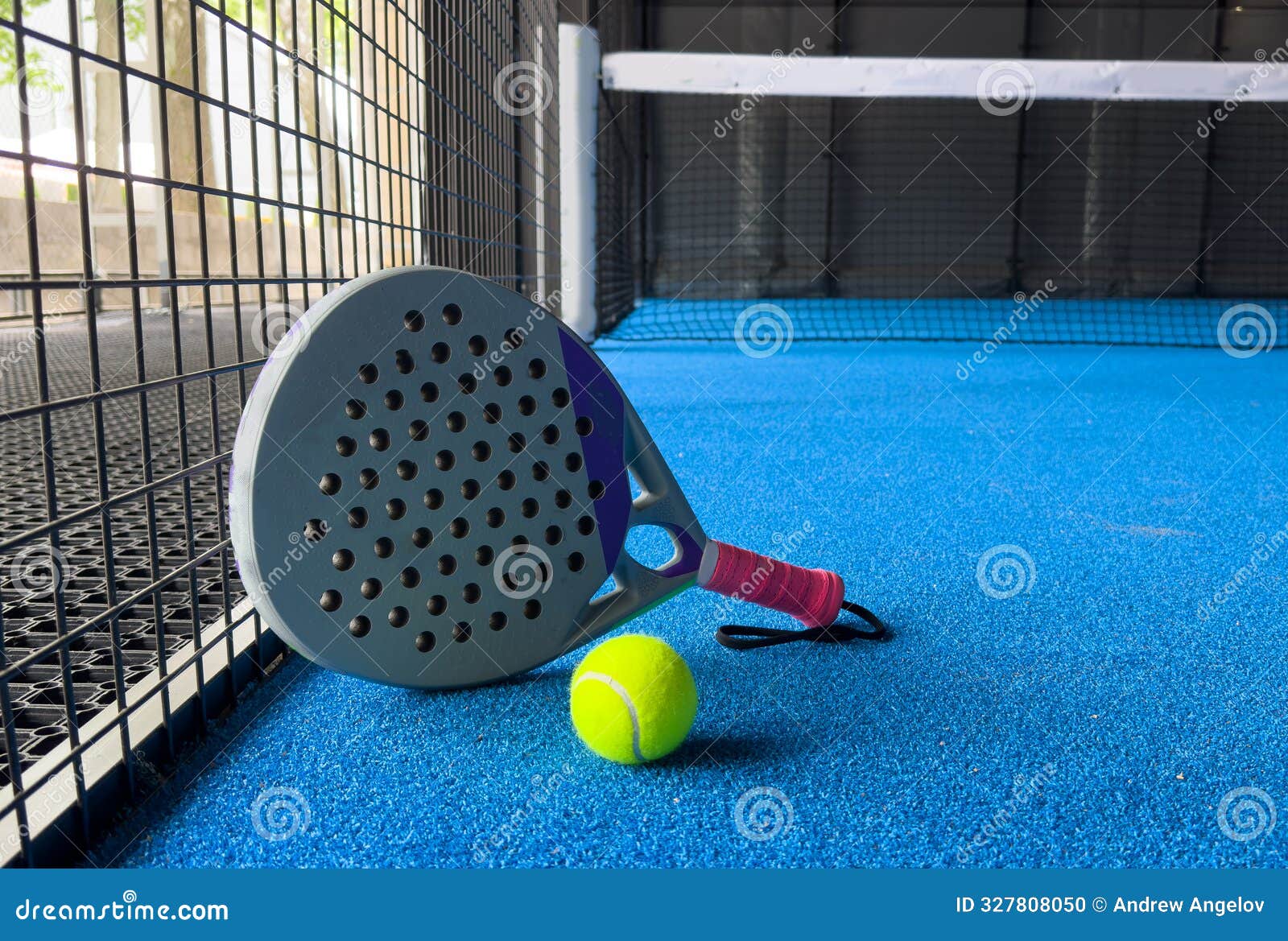 Objetos De Remo En Una Cancha Azul Foto de archivo - Imagen de paleta ...