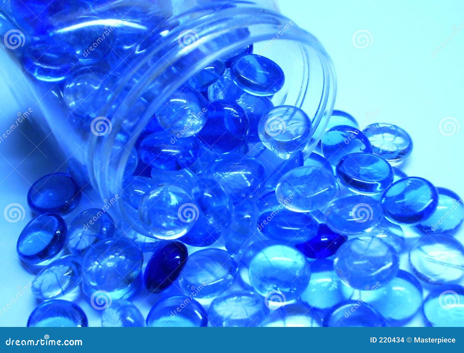 Objetos Del Derramamiento - Brillantes Y Azul Claro Imagenes de archivo ...