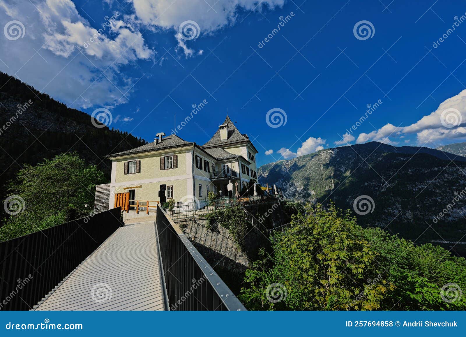 Observation Bridge in Hallstatt, Salzkammergut, Austria Stock Photo ...