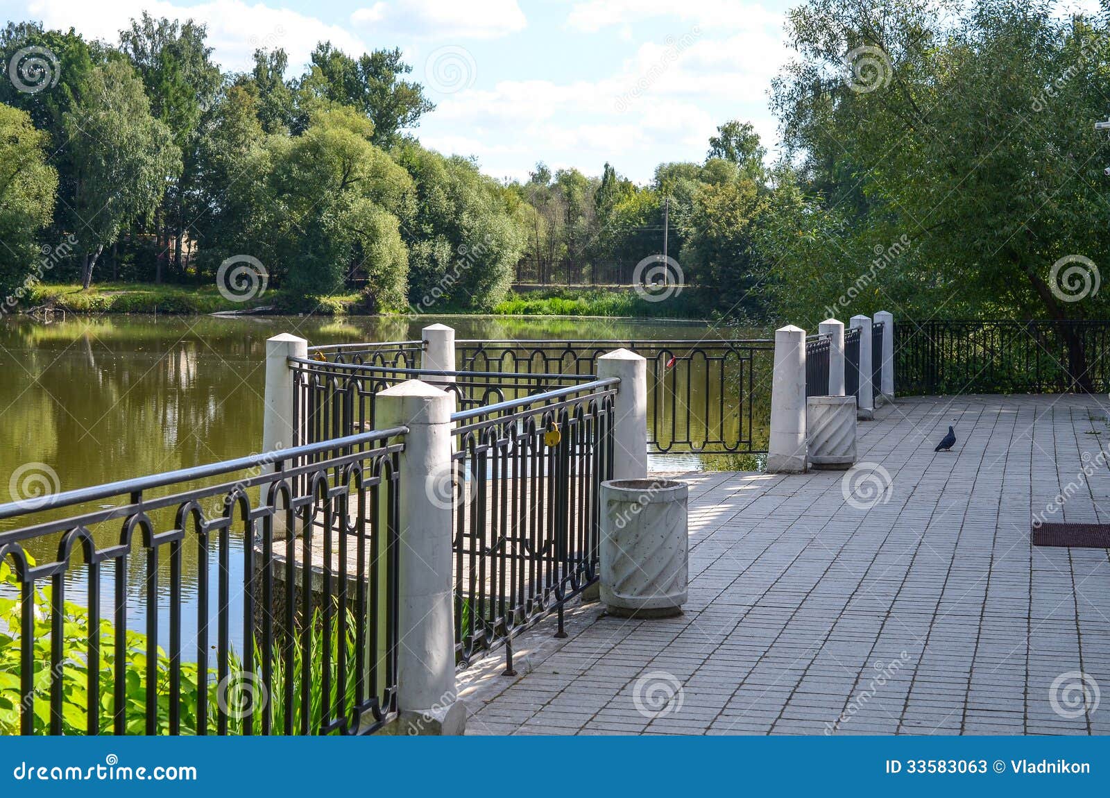 Observation Deck at the Pond Stock Image - Image of fence, green: 33583063