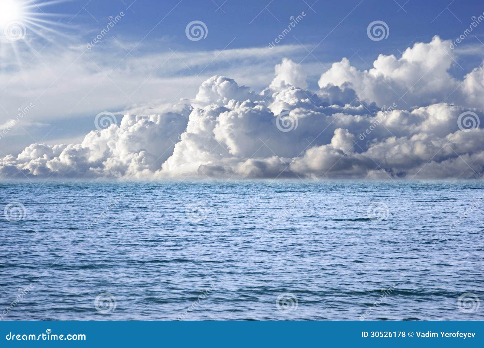 Océano y cielo perfecto foto de archivo. Imagen de paisaje - 30526178