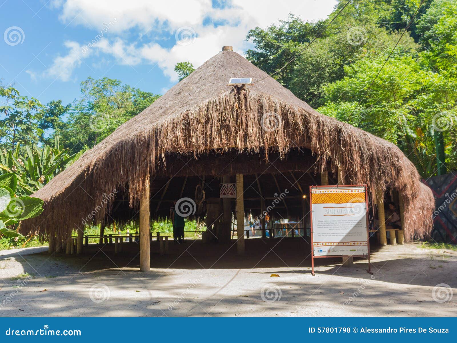 Oca - Casa De Indios Brasileños Nativos Foto de archivo editorial ...