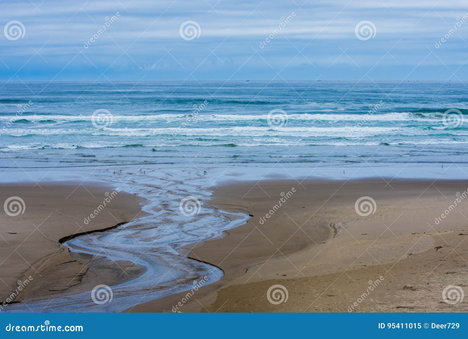 Ocean Beach Water Run Down stock image. Image of waves - 95411015