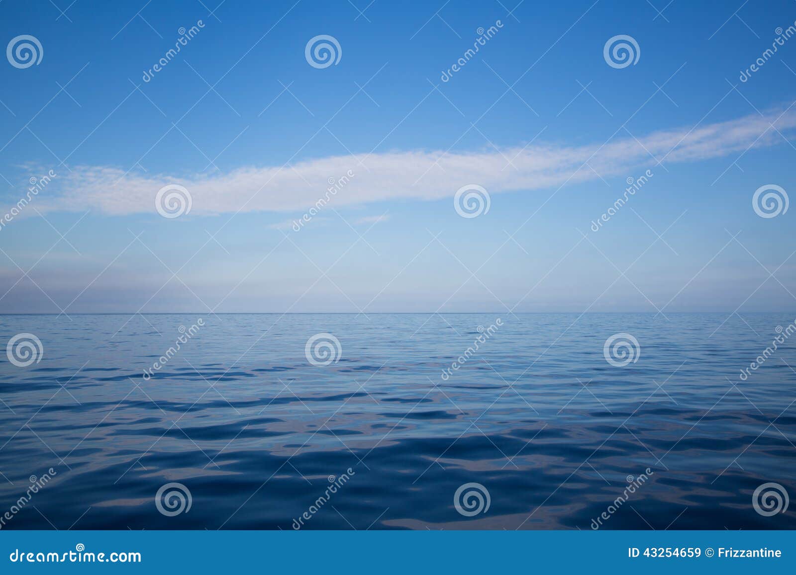 Ocean: Blue Water Background - Empty Natural Surface. Dreams Con Stock ...