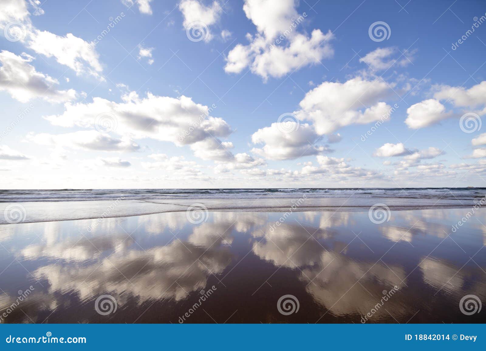 Ocean and Clouds Reflecting Stock Photo - Image of outdoor, ocean: 18842014