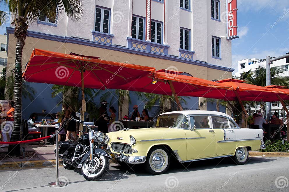 A Typical Scene of Ocean Drive, South Florida. Editorial Image - Image ...