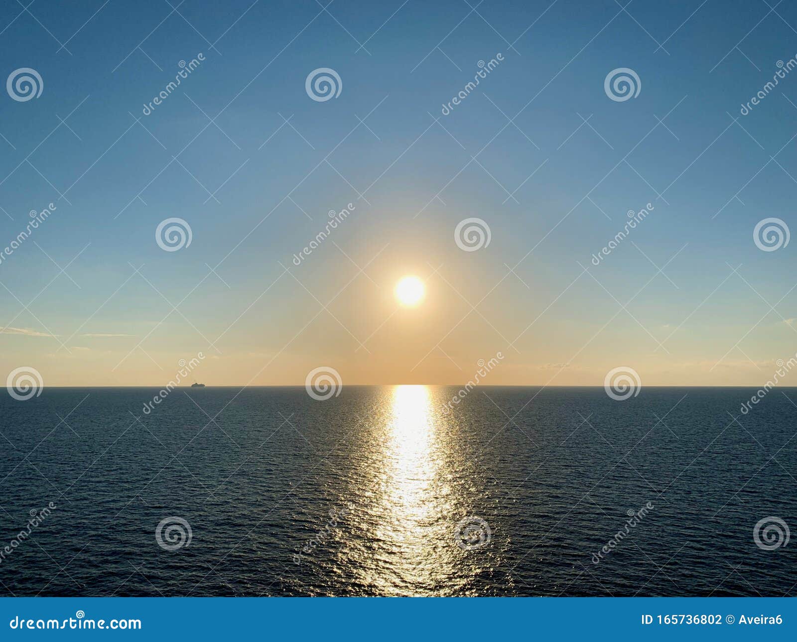 Ocean Horizon with Sun and Its Reflection Stock Photo - Image of ship ...
