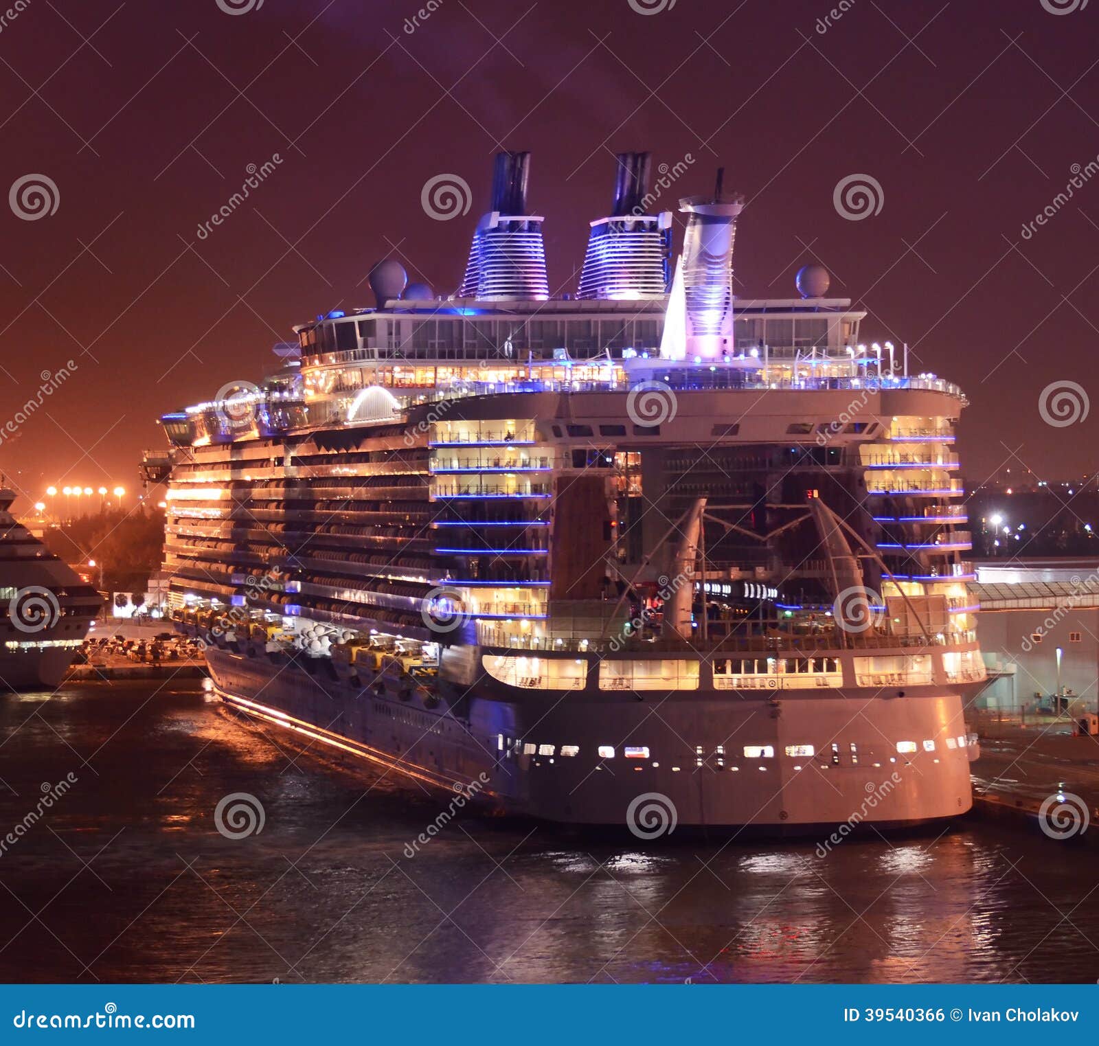 Ocean liner at night stock photo. Image of nighttime - 39540366