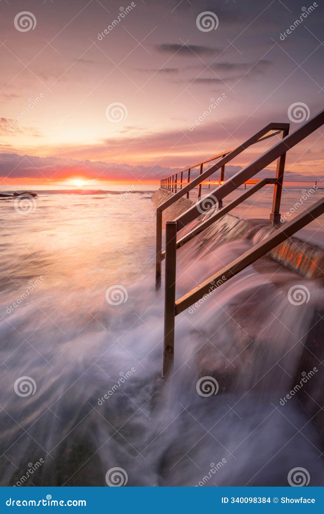 Ocean Overflows Gush Forth Down the Rockpool Steps Stock Photo - Image ...