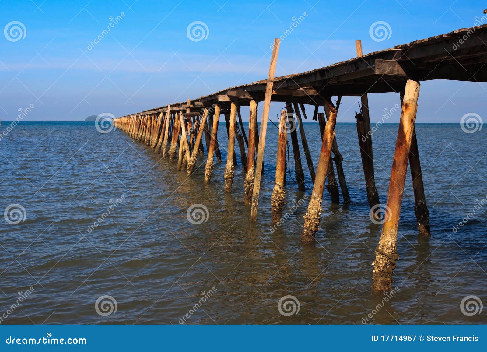 Ocean Pier stock image. Image of holidays, secluded, libaran - 17714967