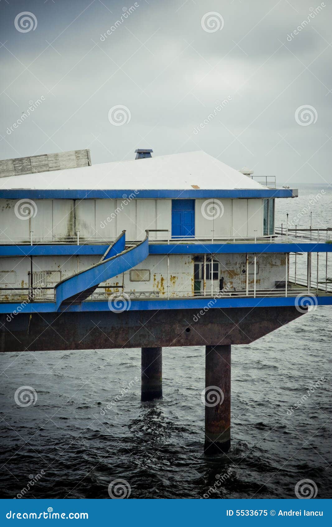 Ocean platform stock image. Image of abandoned, derelict - 5533675