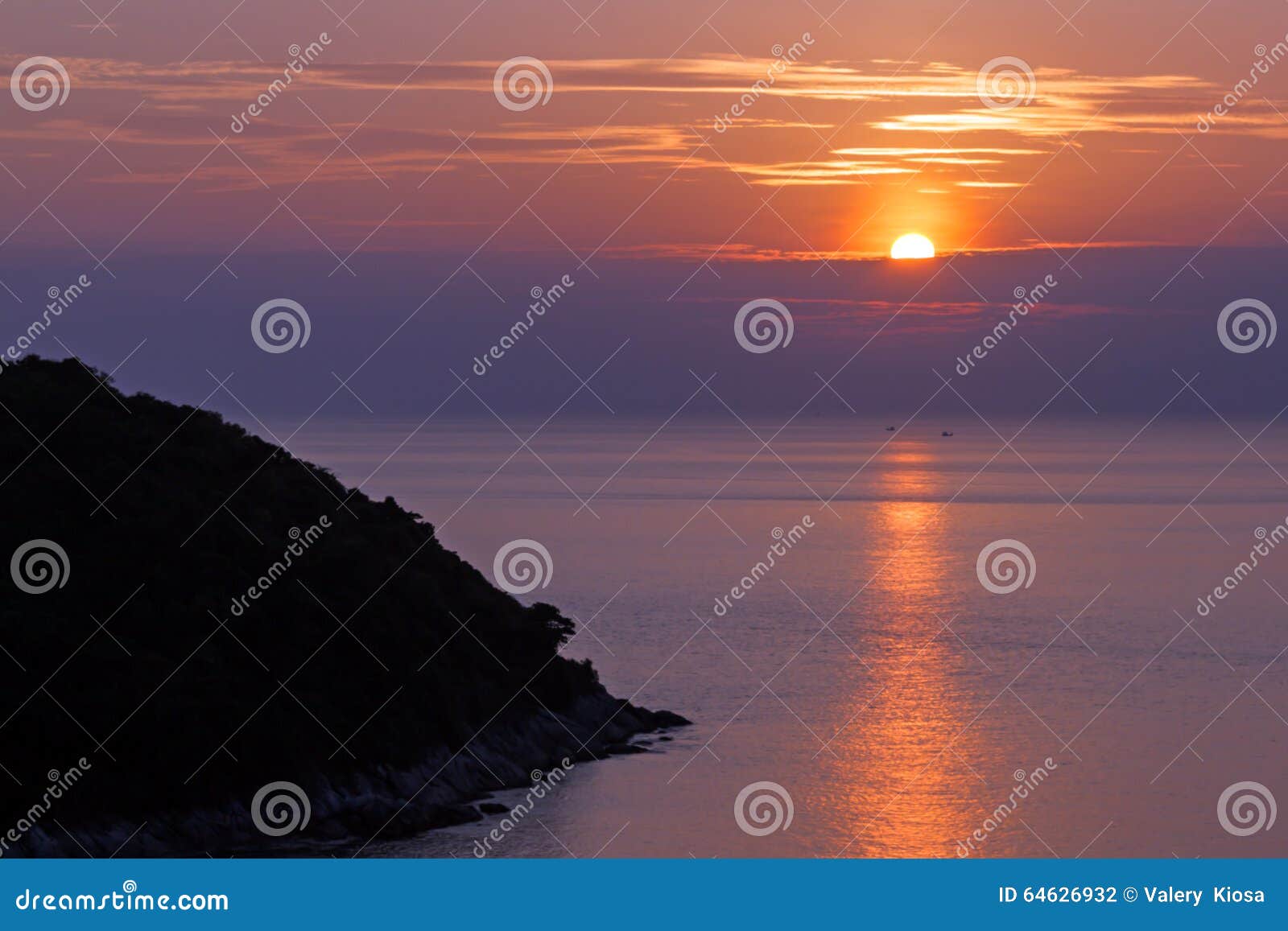 Ocean sunset stock photo. Image of skyline, light, ocean - 64626932