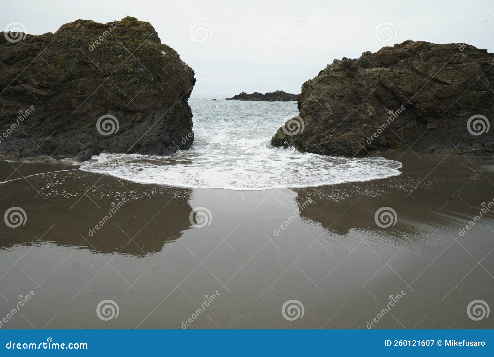 Ocean Tide Pushing Waves between Rocks Stock Image - Image of coastline ...