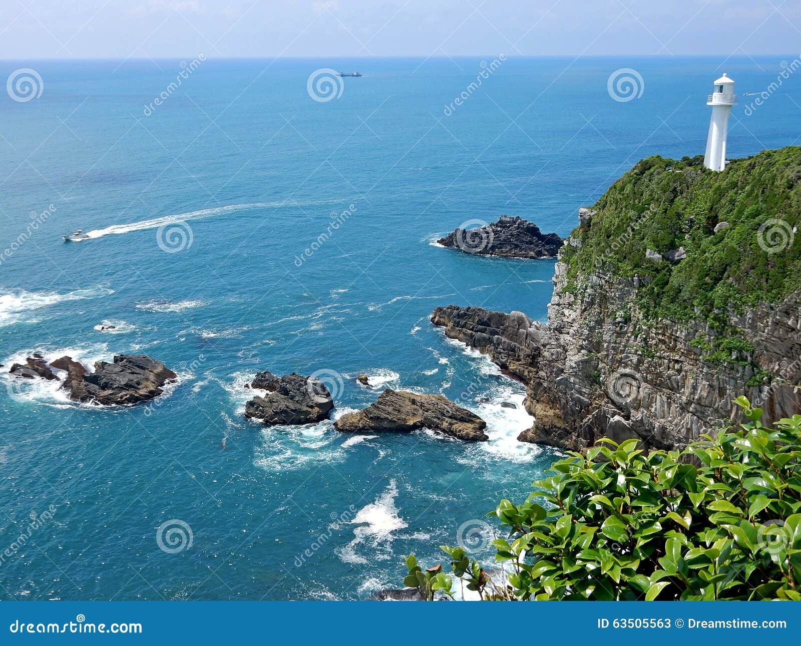 Ocean View at Edge of Cliff Stock Image - Image of ocean, view: 63505563