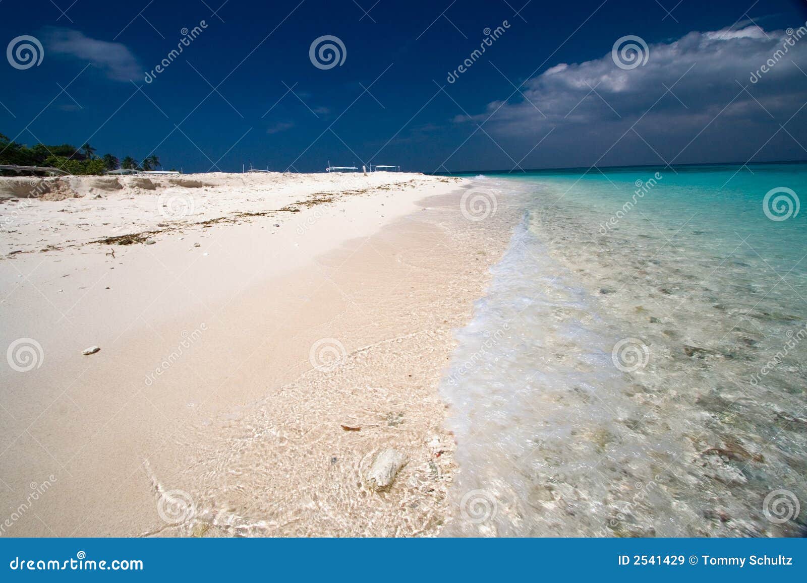 Ocean View of Paradise Island Stock Image - Image of early, horiaon ...