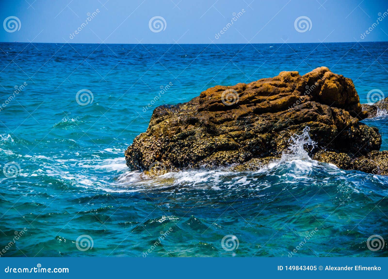 Ocean Waves Breaking on the Rocks on the Shore Stock Image - Image of ...