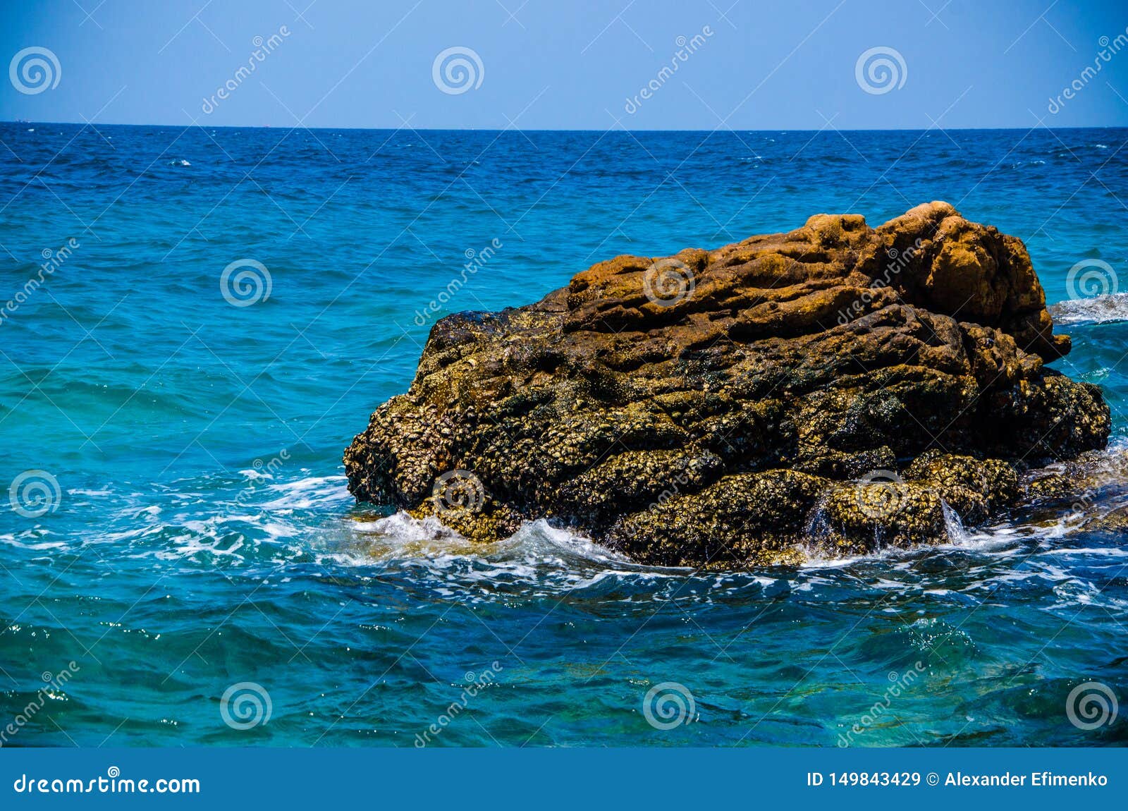 Ocean Waves Breaking on the Rocks on the Shore Stock Image - Image of ...