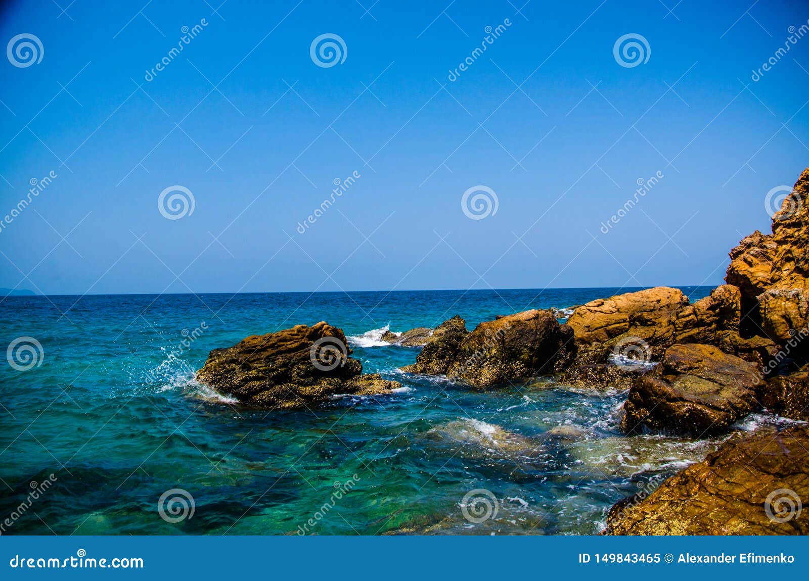Ocean Waves Breaking on the Rocks on the Shore Stock Image - Image of ...